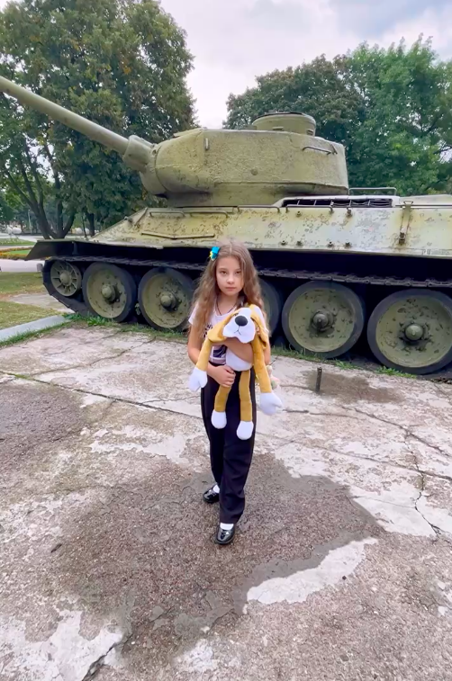 Maryna Khomyakova from Popasna ~ Gate To Ukraine - Help Ukrainian ...
